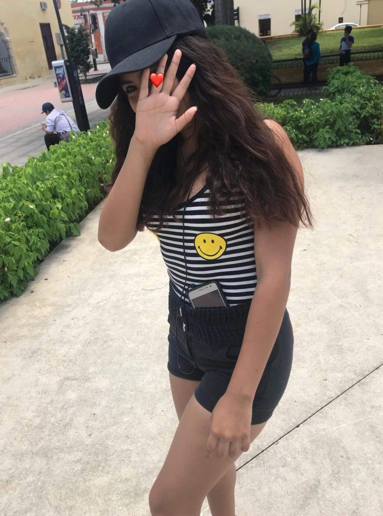 Pack De Mafer Erosa Jovencita Culona Enseñando Sus Tetas Pequeñas ...